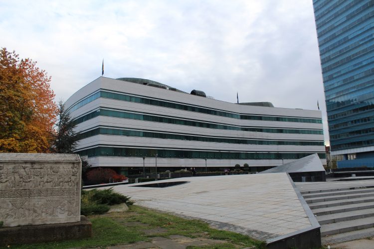 U Sarajevu sutra protest zaposlenih u institucijama BiH | Face | Jedina ... U Sarajevu sutra protest zaposlenih u institucijama BiH | Face | Jedina ...