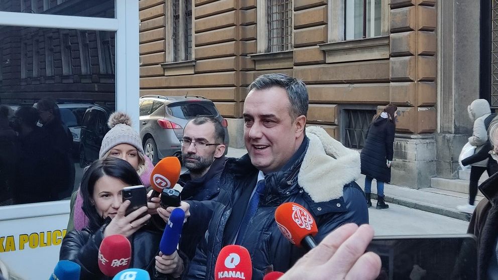 Sarajlić: Neka visi Pedro, a Asim Sarajlić je visio tri godine | Face ...