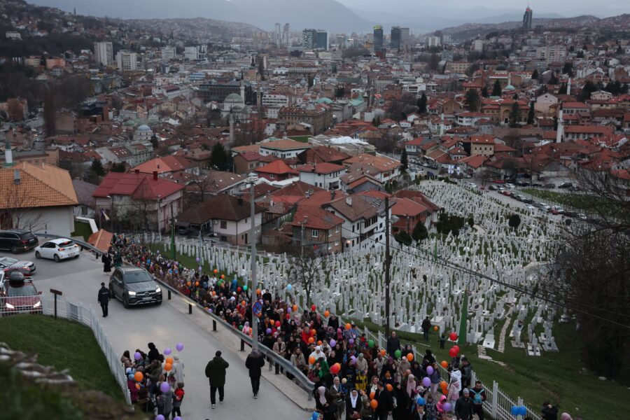 Tradicionalnim pucnjem topa sa sarajevske Žute tabije najavljen početak ...